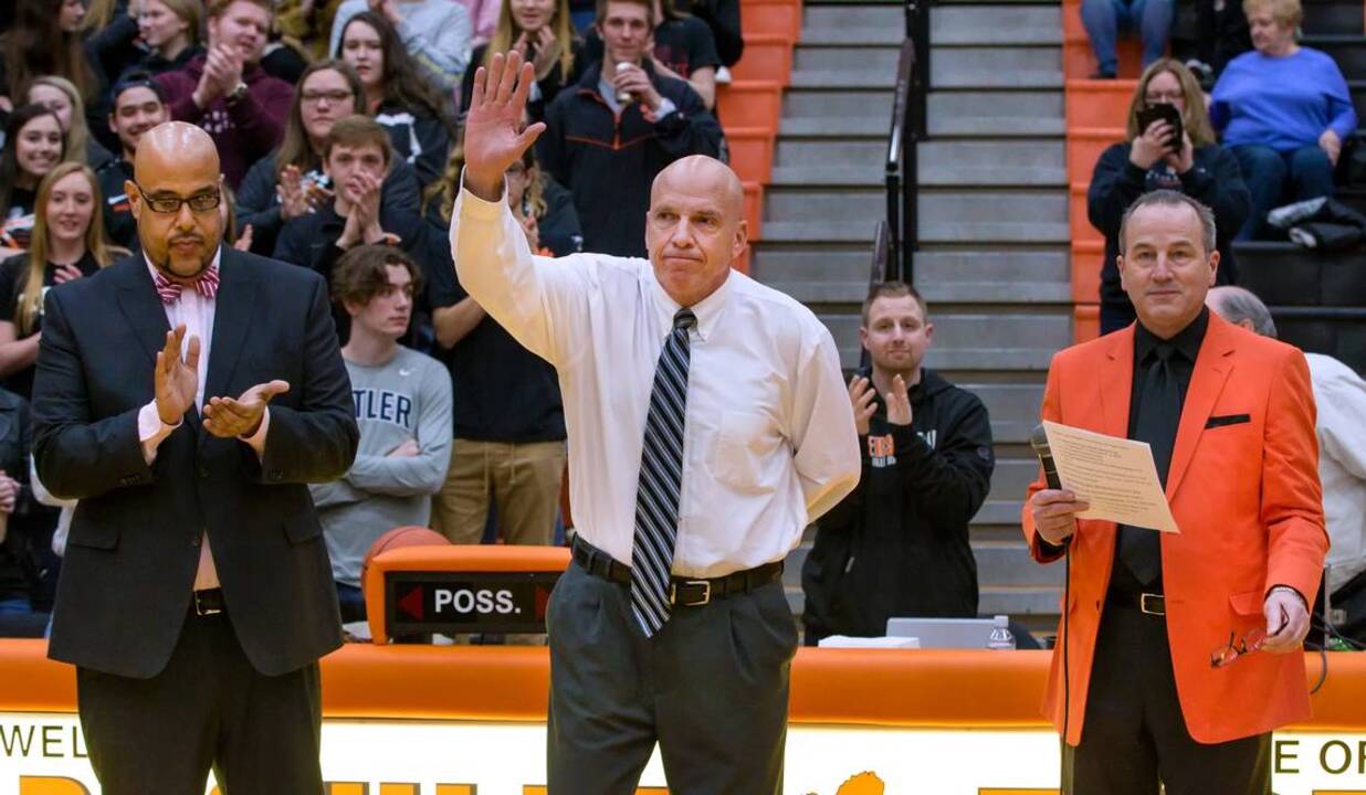 Edwardsville Tigers boys basketball coach Mike Waldo honored ...