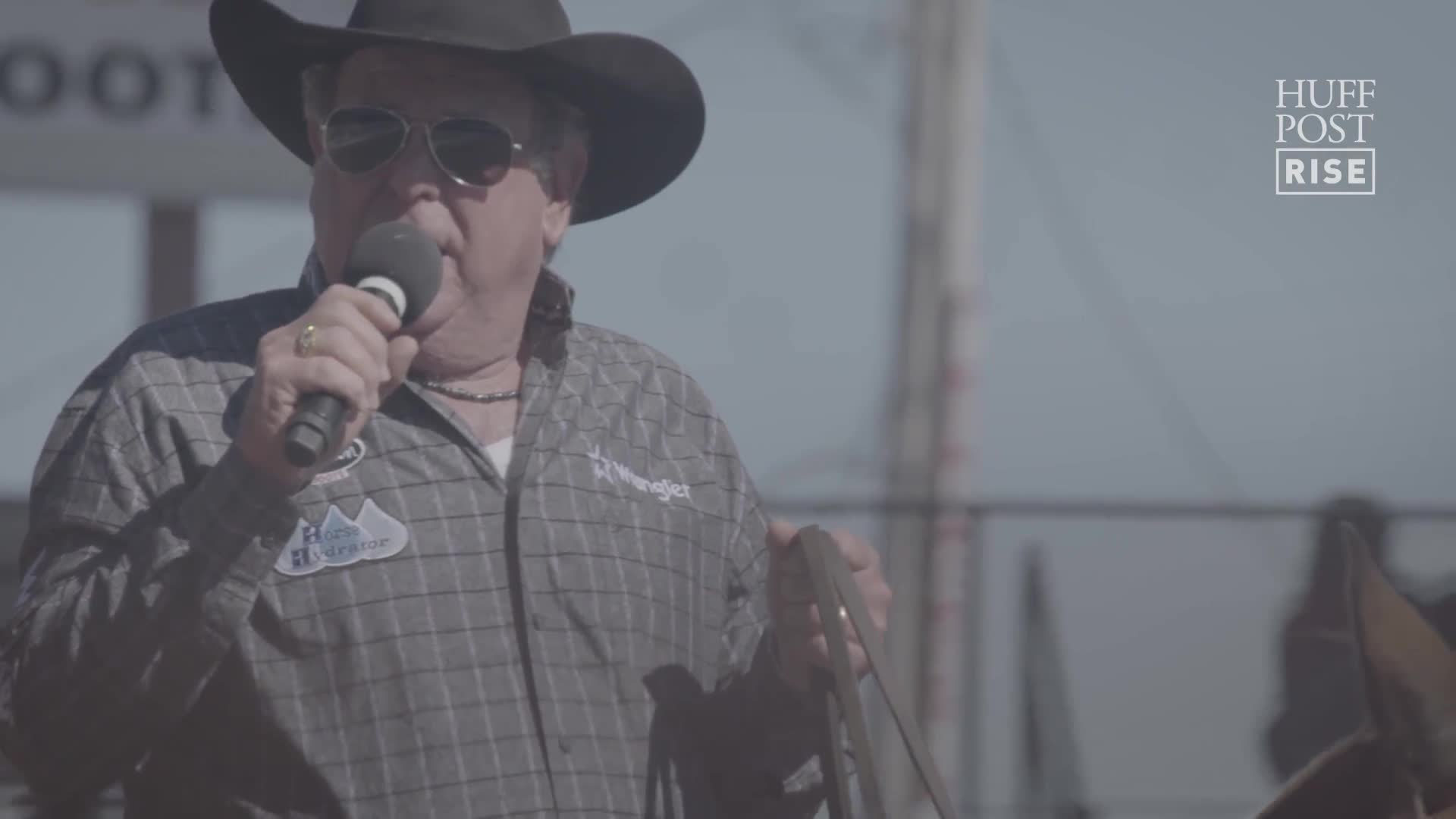 Rodeo Bull Hops Fence At Oregon Arena, Injures 3 | HuffPost Latest News