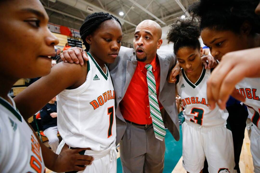 Wild buzzer-beater gives coach a birthday victory | Lexington Herald Leader