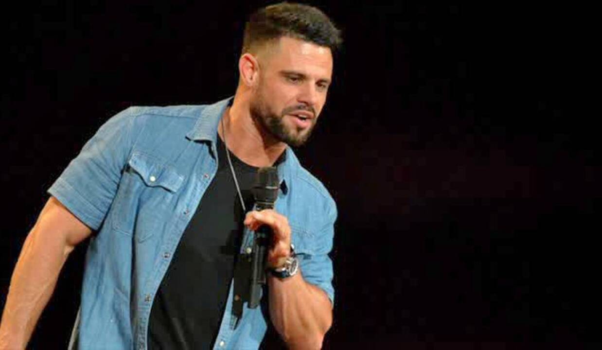 Pastor Steven Furtick rocks Elevation Worship Outcry Tour 2017 in ...
