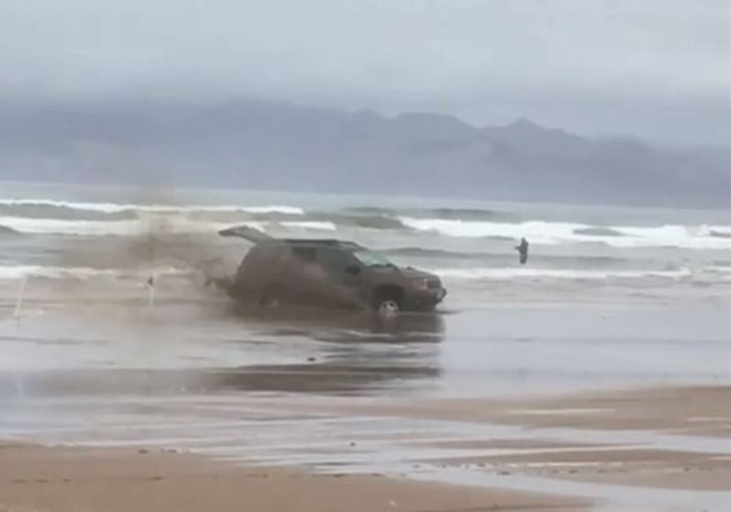 Oceano Dunes | SUV stuck on beach, shoots sand, video shows | San Luis ...