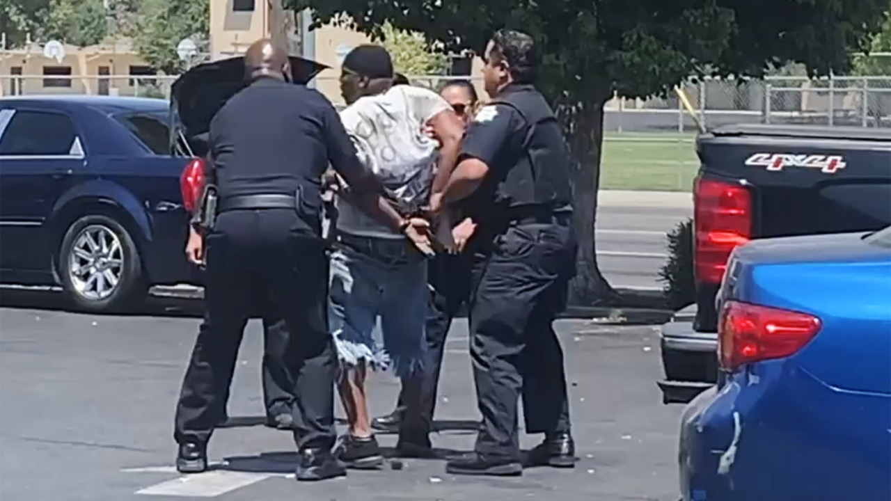 Fresno CA police take down man alleged to have loaded gun | Fresno Bee