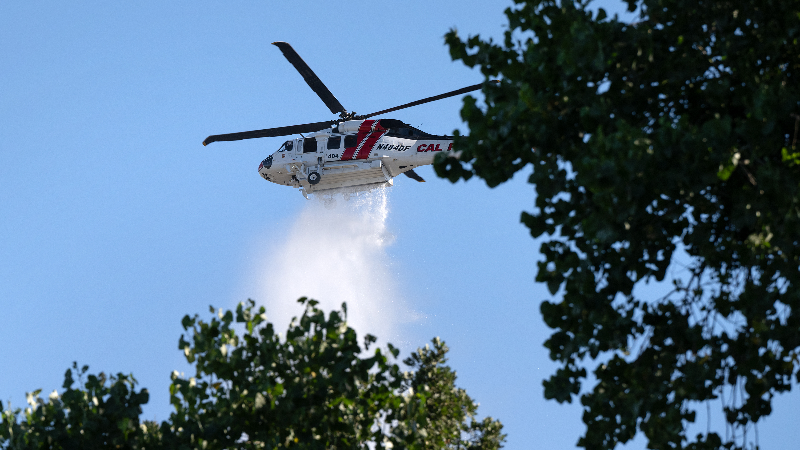 Cal Fire air attack helps contain Oakdale, CA fire | Modesto Bee