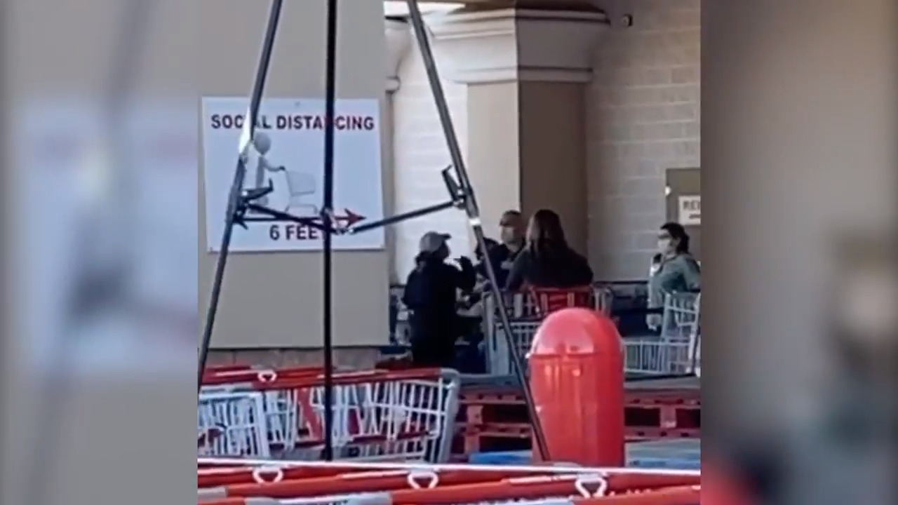 Fight outside Costco over senior hours in Kendall, video shows | Miami ...