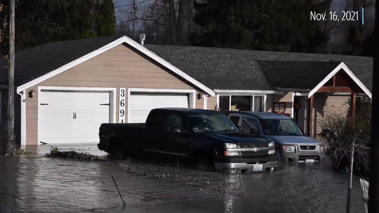 Neighbors use tractors, boats to help people following flooding in ...