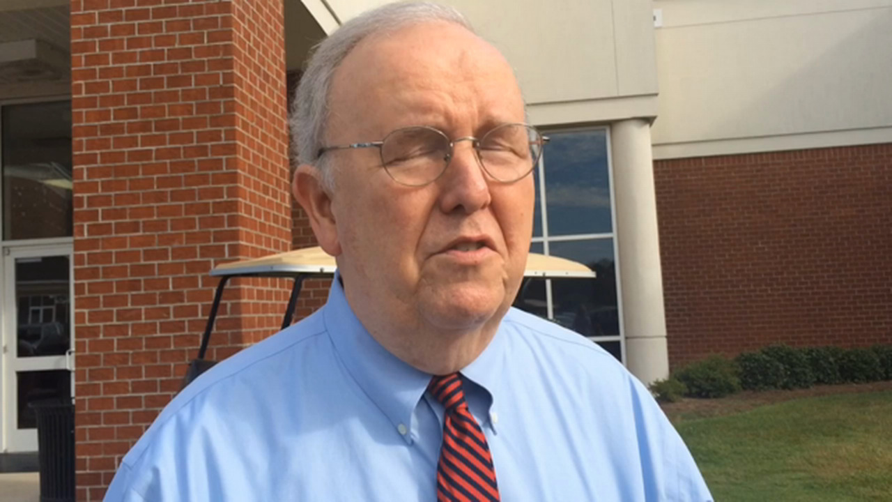 Video: Former Columbia Mayor Bob Coble attends Hillary Clinton speech ...