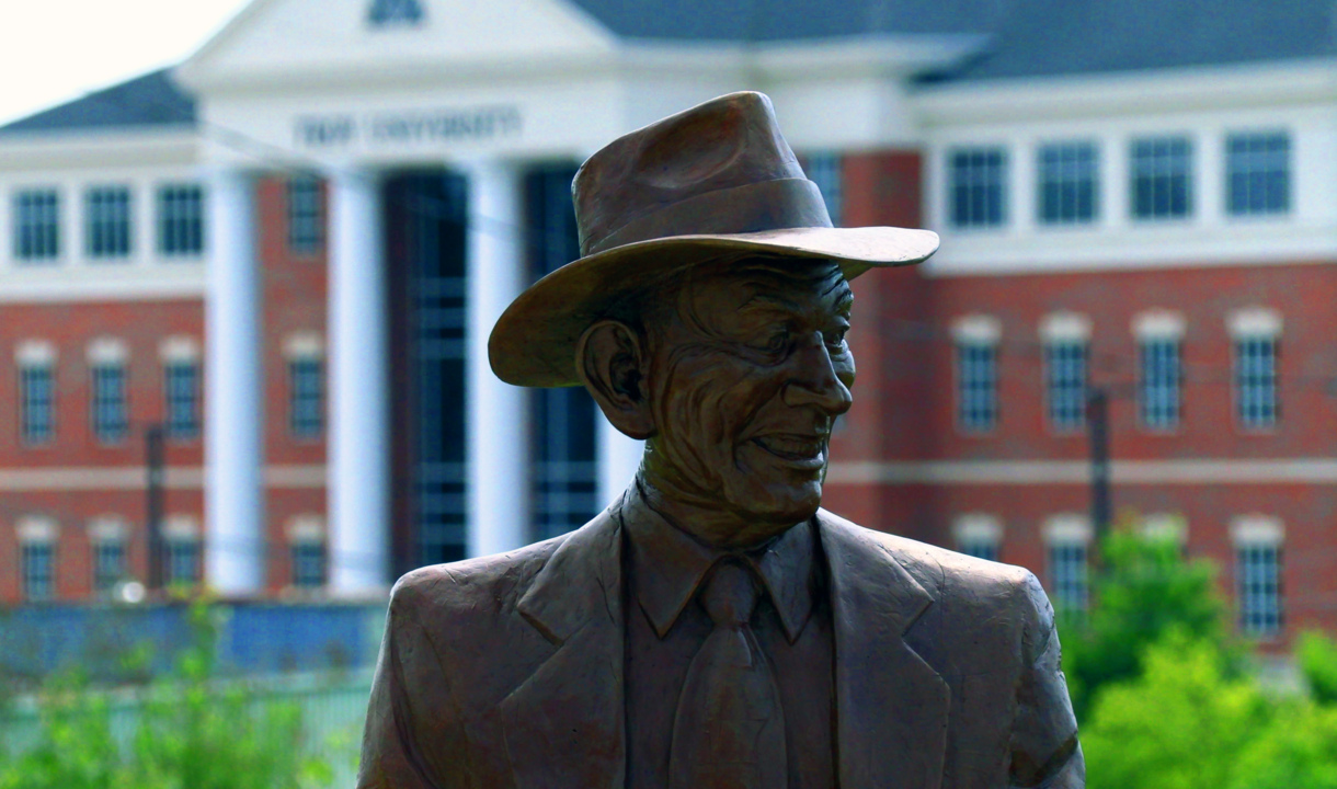 New statue in Phenix City, Alabama honors life of Albert Love Patterson ...