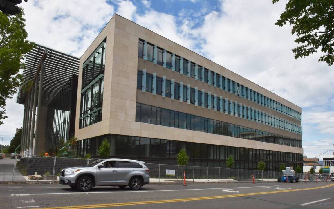Time-lapse sequence of 1063 Block Office building under construction in ...