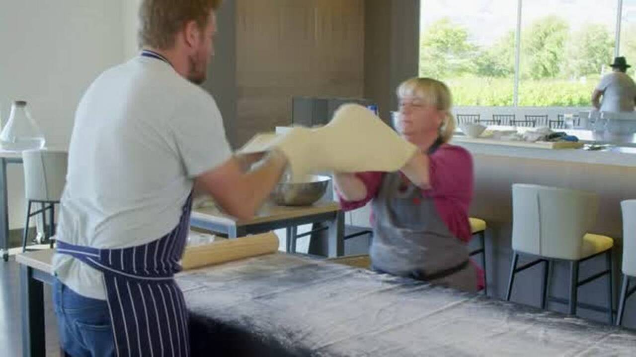 Chefs Curtis Stone, Sherry Yard make strudel in SLO | Lexington Herald ...