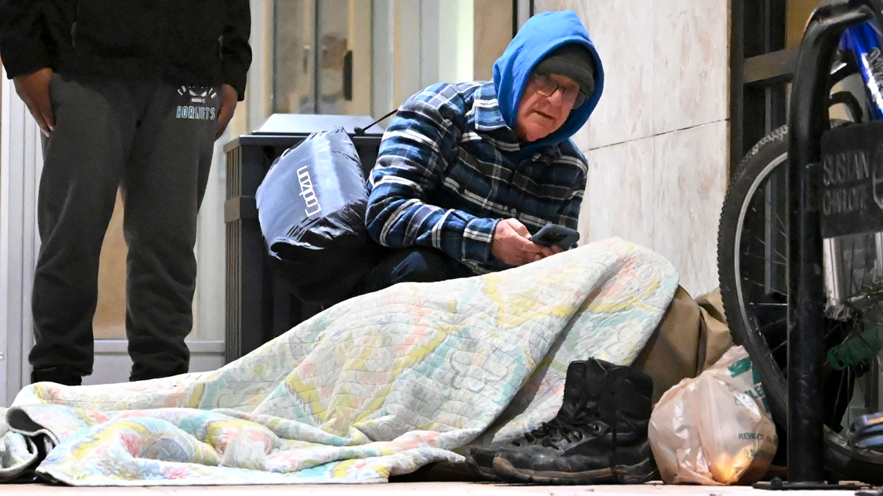 Volunteers spread out throughout Charlotte in an attempt to count ...