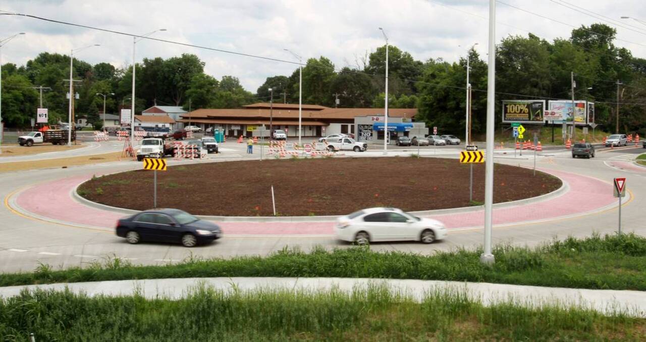 Video explains how roundabouts and traffic circles help drivers ...