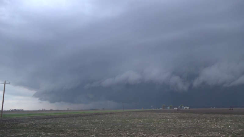 Supercell poses severe threats amid tornado-warned storms in Illinois ...