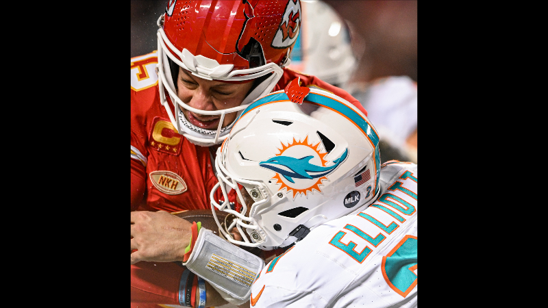 How photo was made of Chiefs quarterback Patrick Mahomes' helmet ...