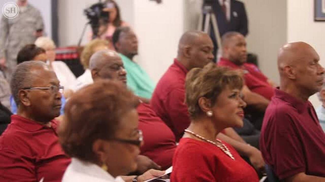 Robin Roberts' father, Tuskegee Airman, honored at airport | Biloxi Sun ...