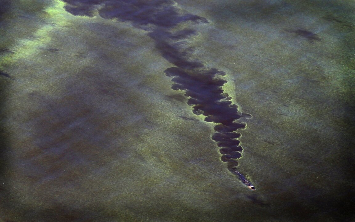 Massive algae bloom seen over Lake Okeechobee | Miami Herald