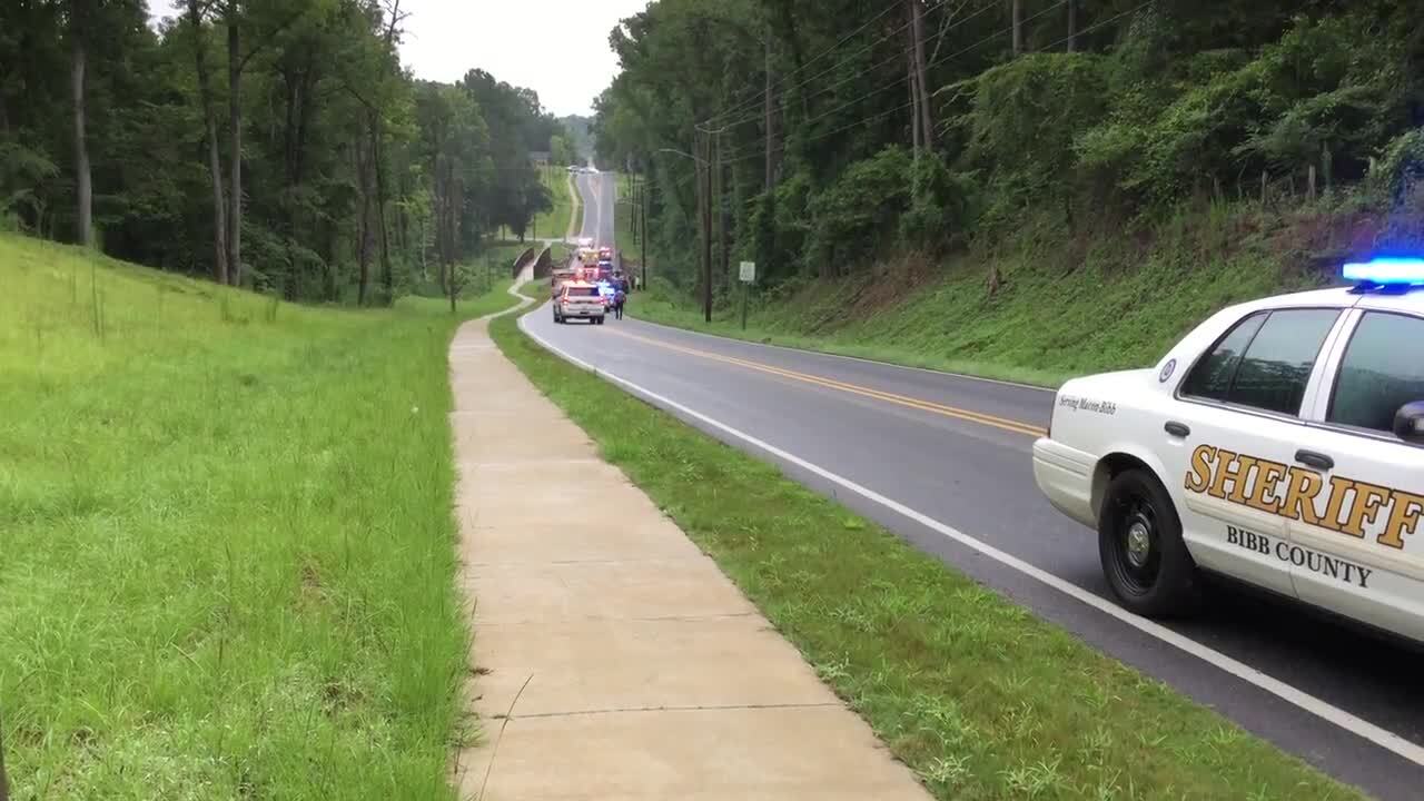 Crash after police chase closes Log Cabin Drive in Macon, GA | Macon ...