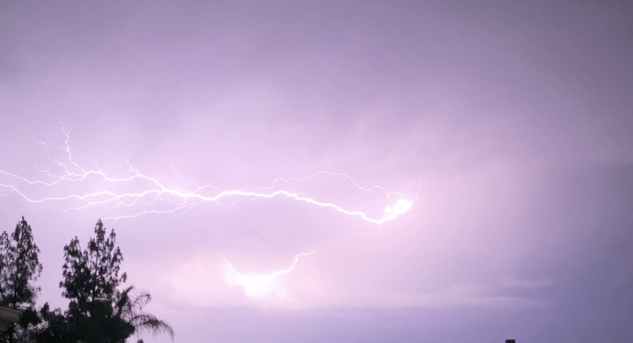 Watch lightning light up the sky in northwest Fresno | Fresno Bee