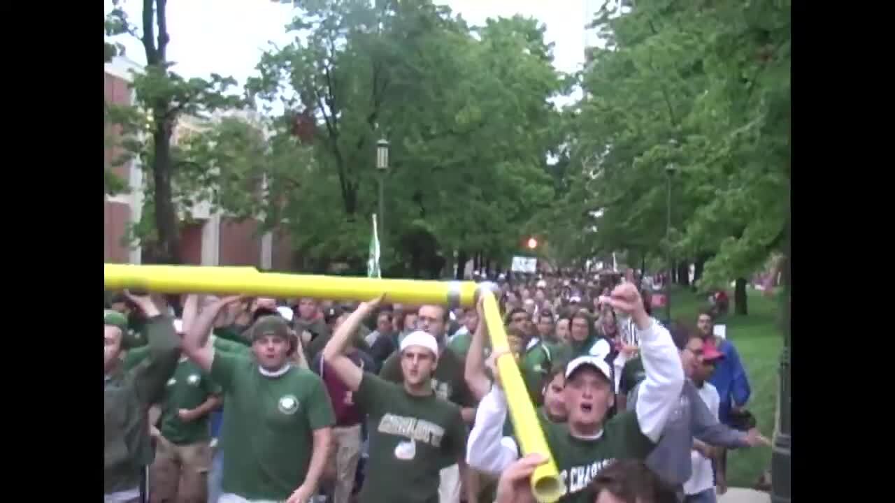 UNC Charlotte students rally for adding a football team | Charlotte ...