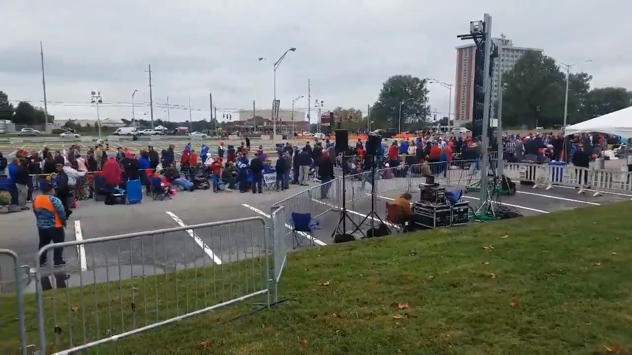 People line up early for Trump and Barr rally | Charlotte Observer