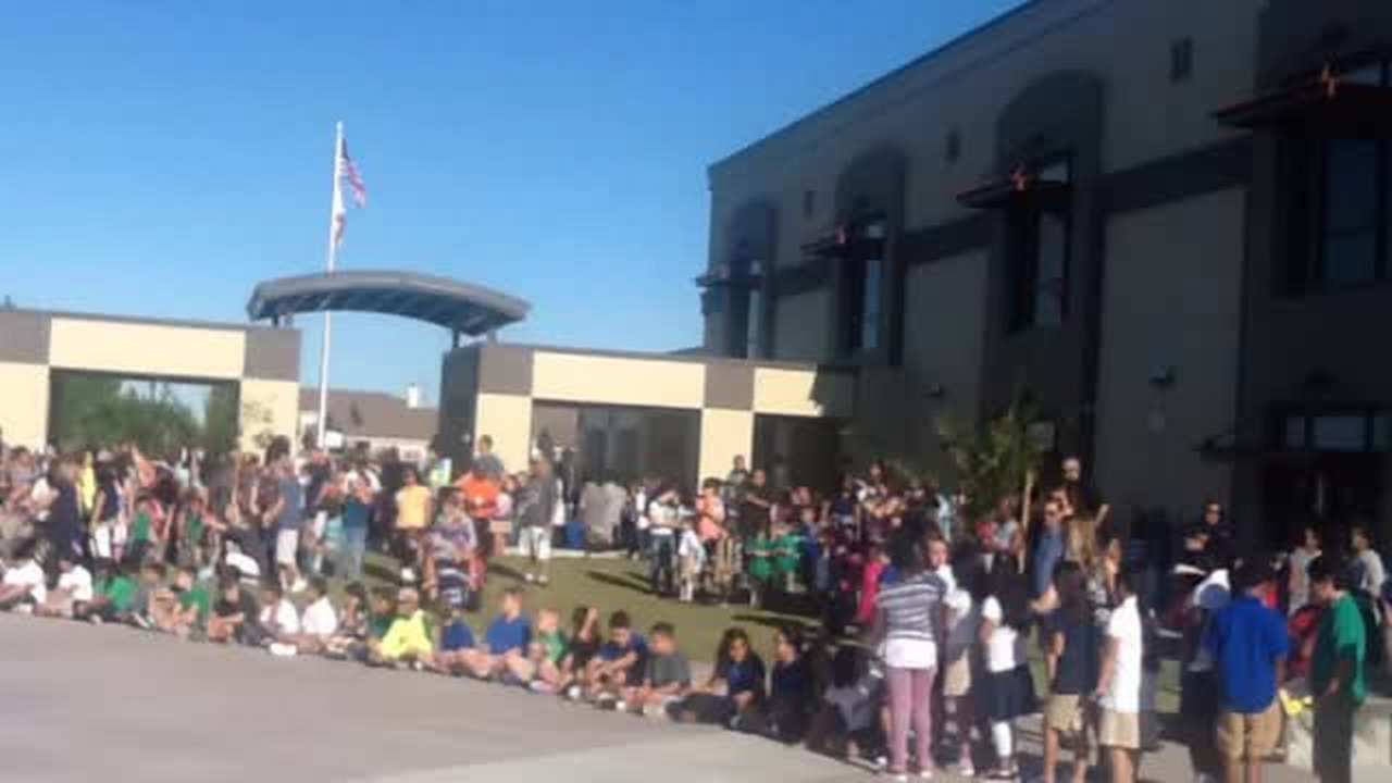 Video: First day of school at Marion Mix Elementary in Elk Grove ...