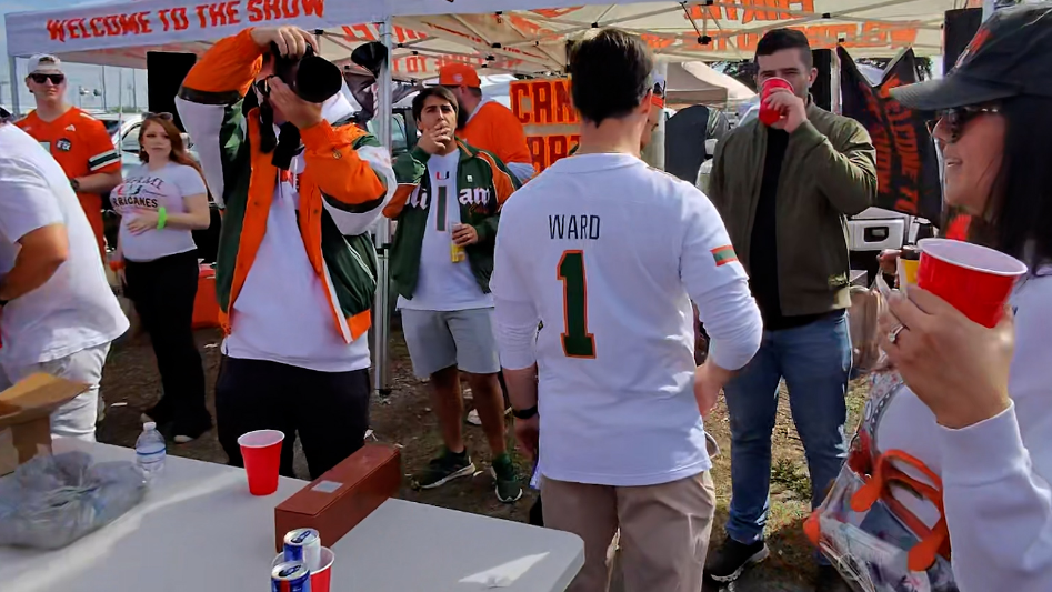 UM fans tailgate ahead of national championship game | Miami Herald