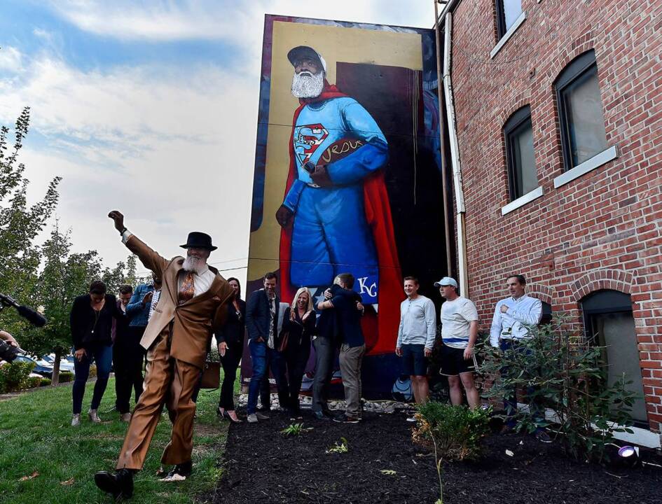 KC Superman stands tall over Westport in mural | Kansas City Star