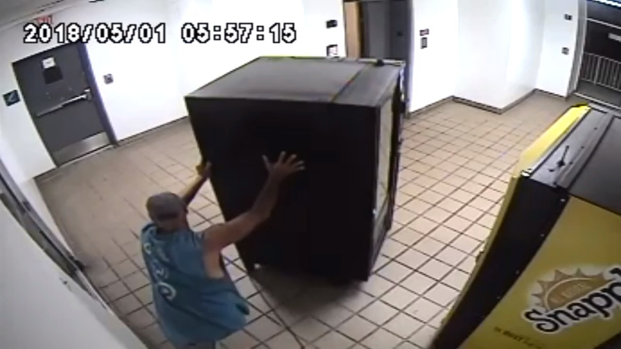 Video: Watch a man steal an entire vending machine in Miami | Miami Herald