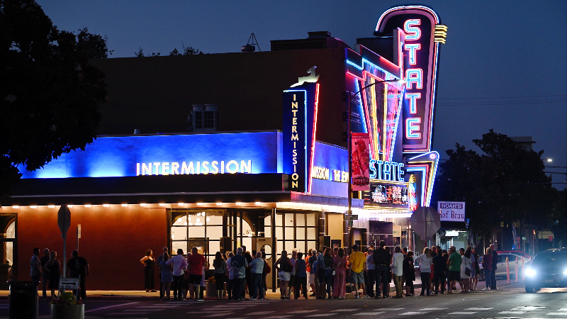 Modesto, Ca theatre celebrates expansion, lights marquee | Modesto Bee
