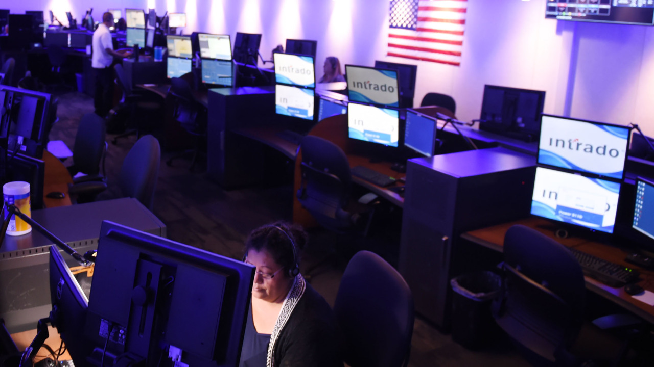 Here's a look inside the job of a Fresno police dispatcher | Raleigh ...