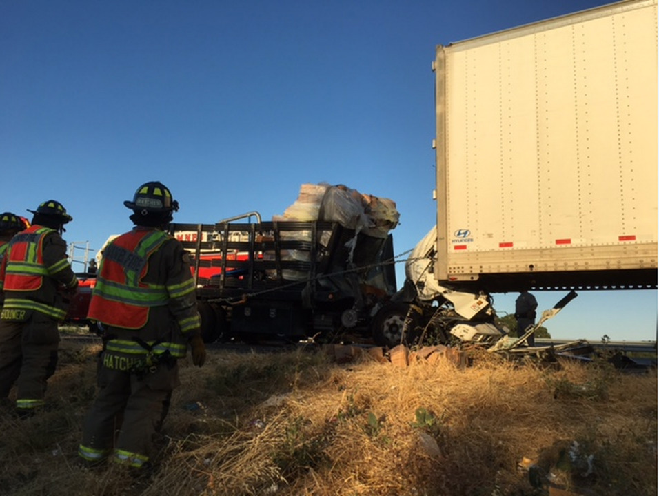 Two dead after cargo truck crashes into big rig | Tacoma News Tribune
