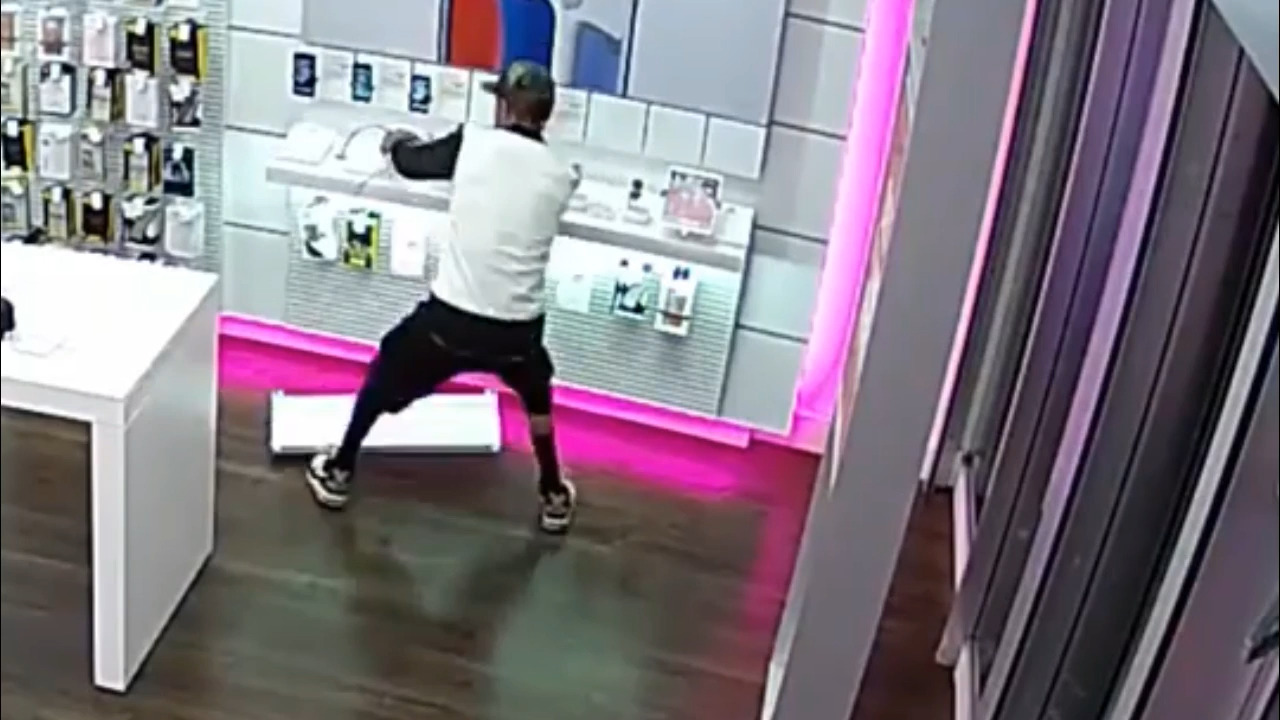 Thief goes into frenzy over iPhones | The State