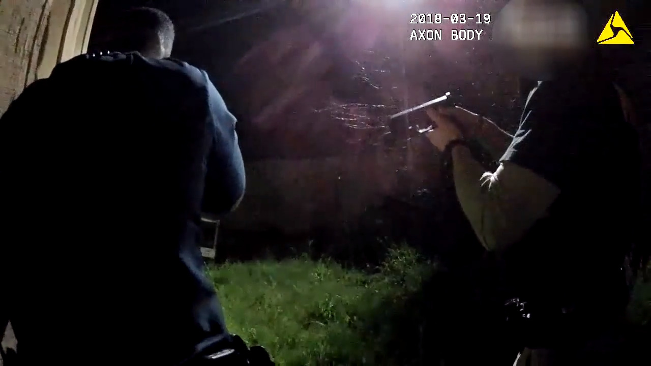 Watch Sacramento police officers shoot Stephon Clark (camera 2 version ...