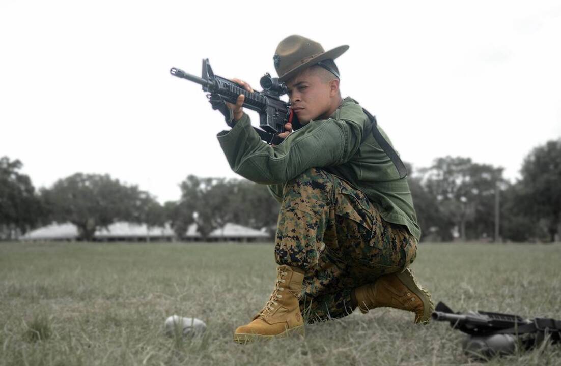 Marine demonstrates how to hold M16-A4 | Kansas City Star