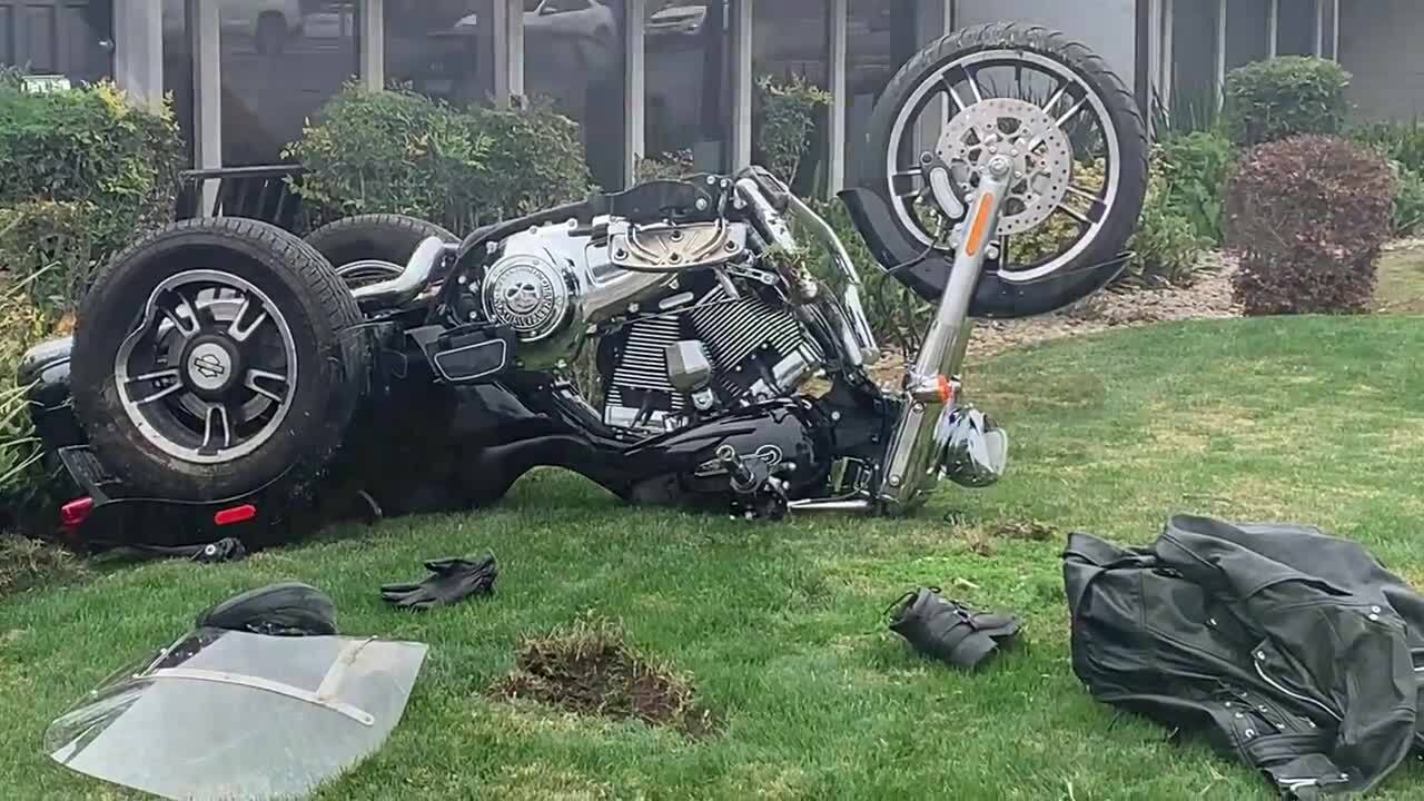 Driver flips Harley three-wheeler in northwest Fresno | Fresno Bee