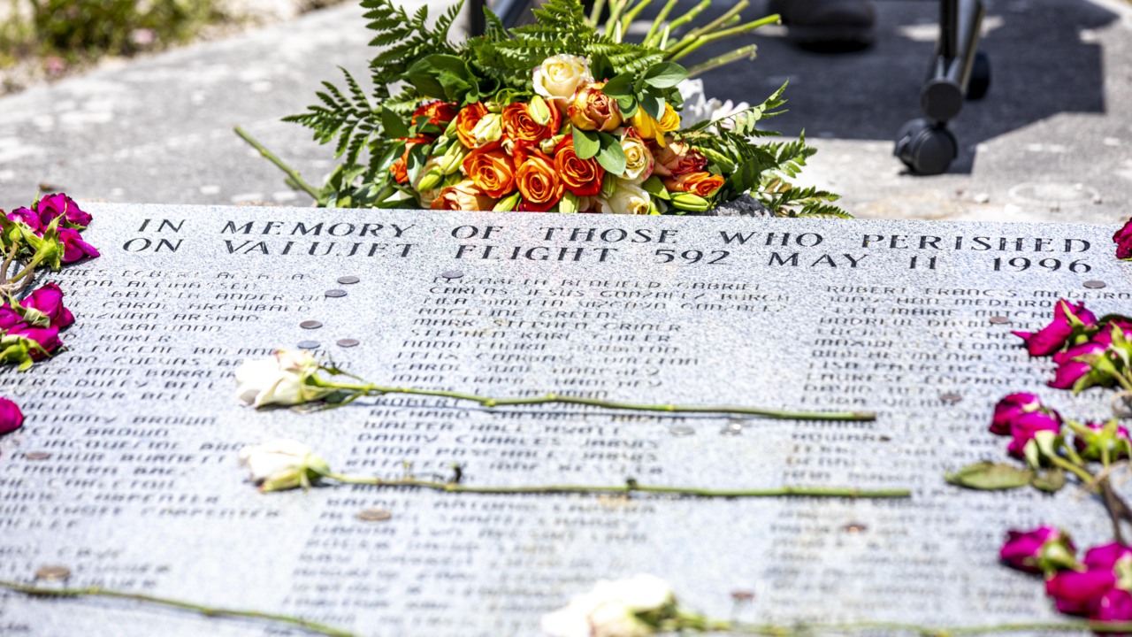 Community commemorates 25th anniversary of the ValuJet Flight 592 crash ...