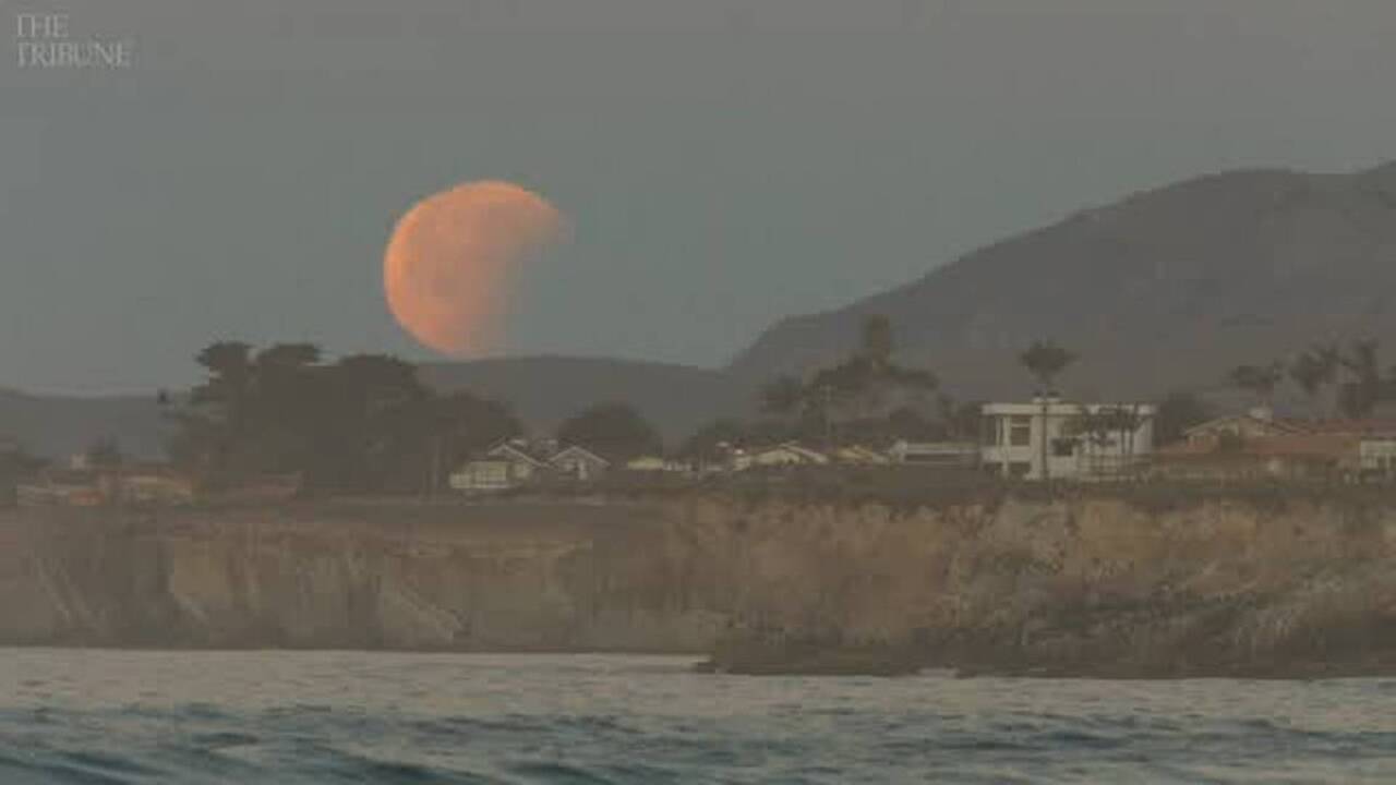 Super blue blood moon sets over California beach | Bellingham Herald