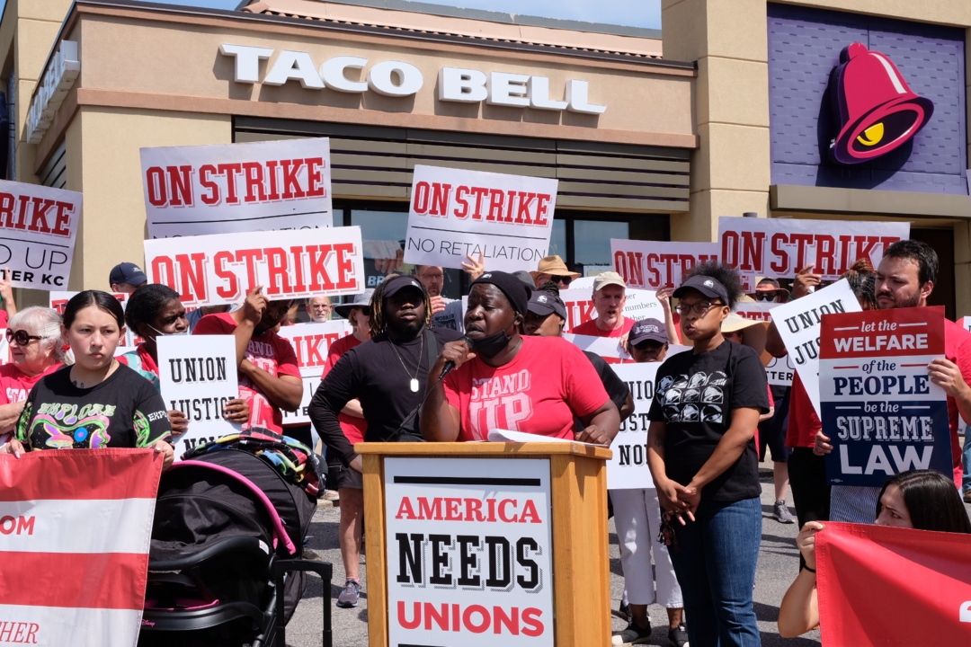 Workers at Kansas City Taco Bell location walk off job | Kansas City Star