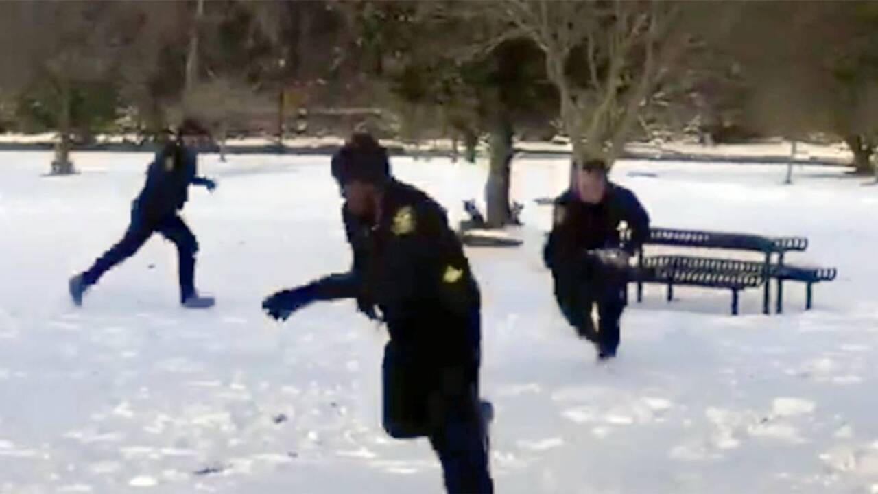 Cops and lobbers: North Carolina police enjoy a rare snowball fight ...