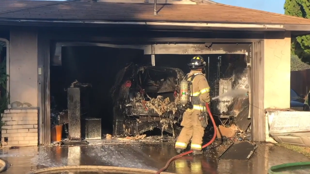 House fire in southwest Fresno displaces family | Fresno Bee