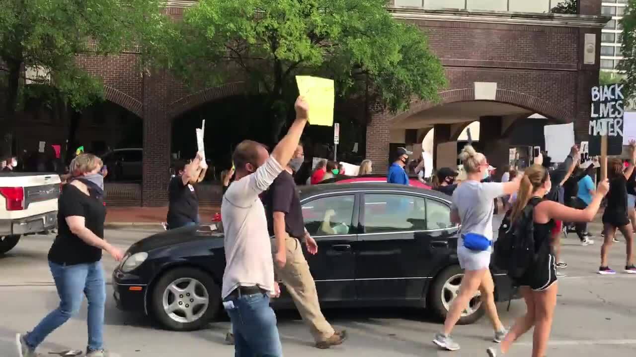 Protesters march against police brutality in Fort Worth, chant 'I can't ...