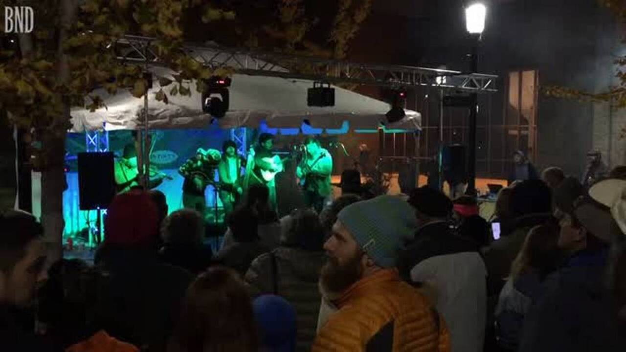 Old Salt Union performs in Belleville | Fresno Bee