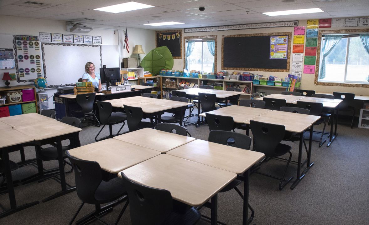 South Bay Elementary teacher Stephanie Patchin leads her third-grade ...