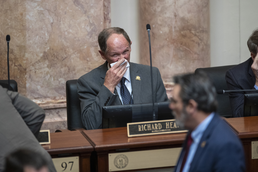 Kentucky House of Representatives holds a moment of silence for tornado ...