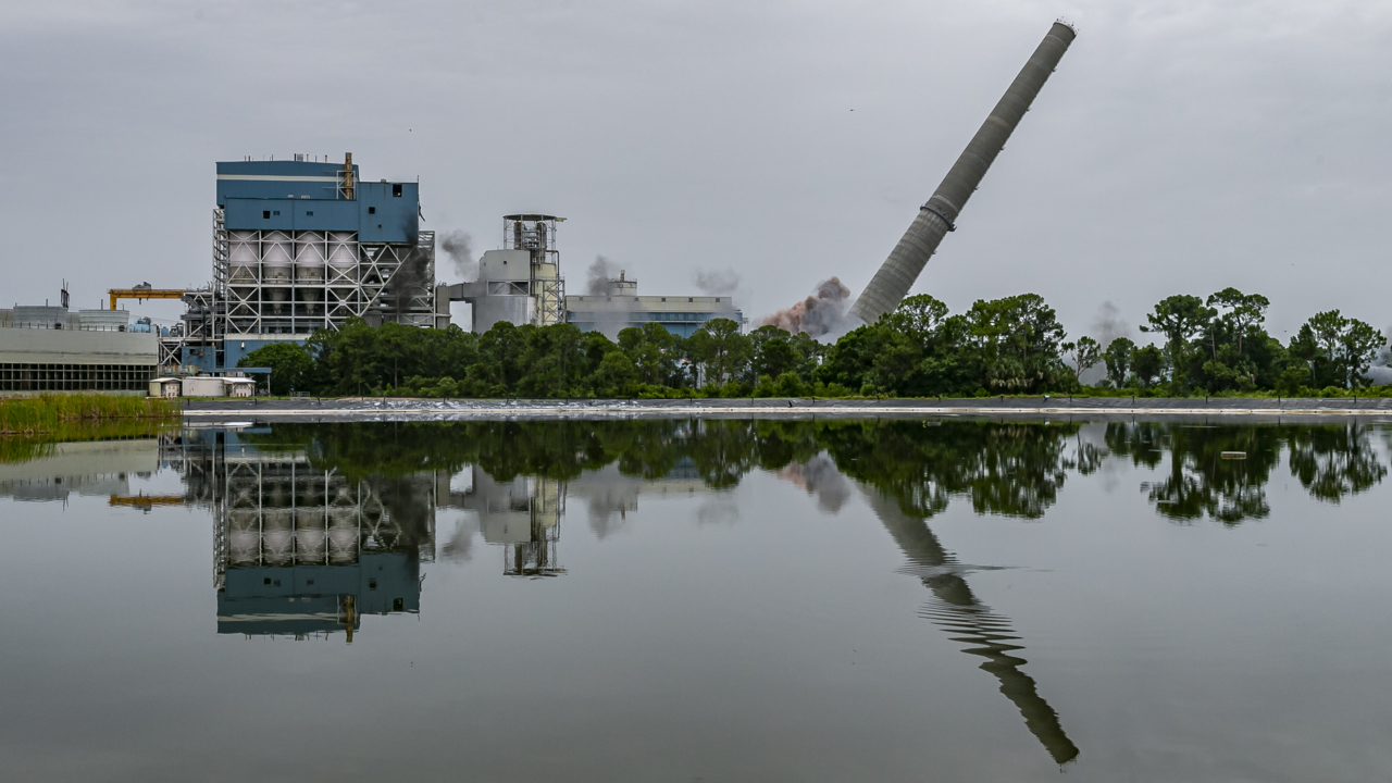 Watch Florida Power and Light implode their coal-fired power plant in ...