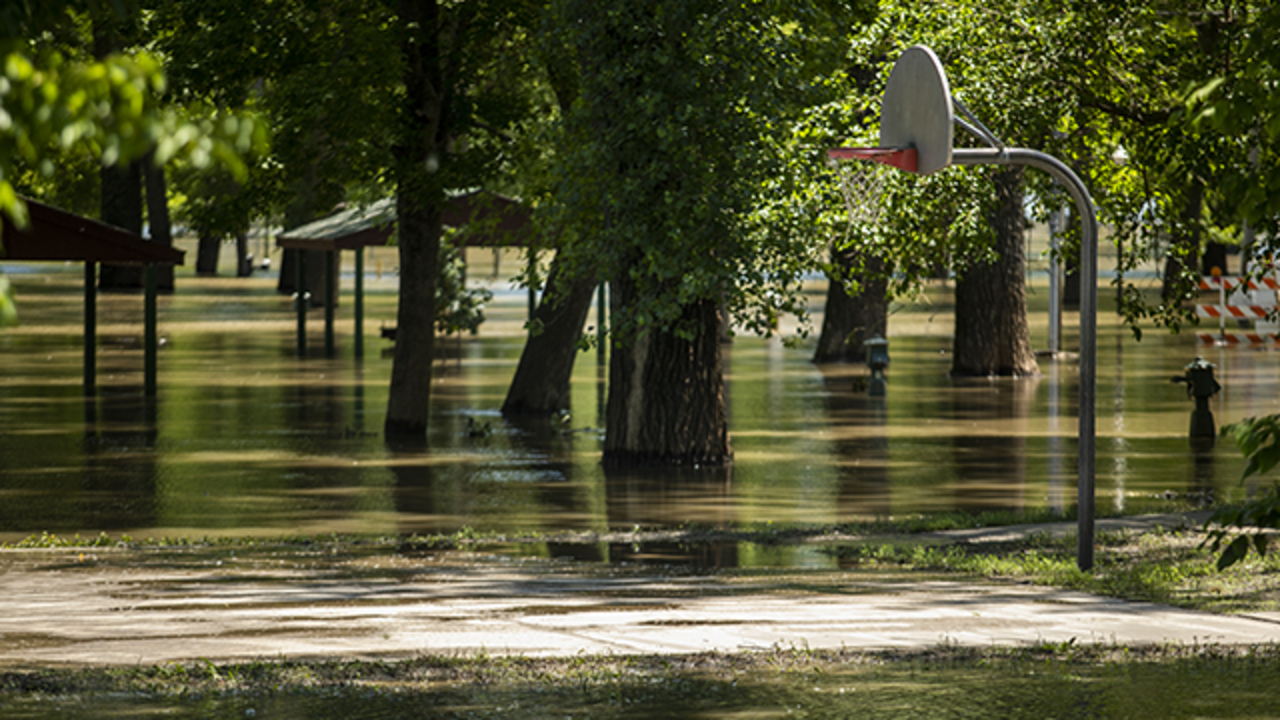 Floodwater covers English Landing Park and Platte Landing Park in ...