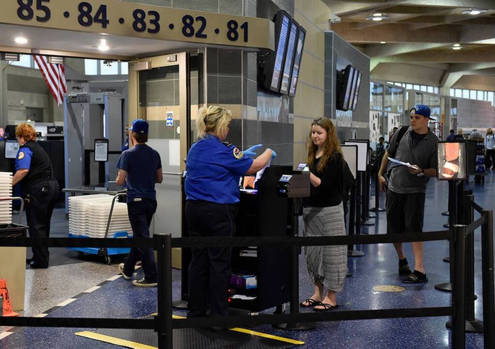 Amid TSA problems, travelers talk about their experiences with KCI ...
