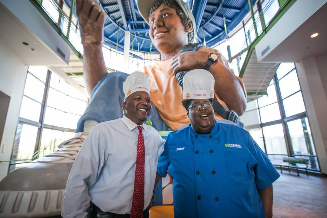 Mayor Steve Benjamin and Chef Kenny Smith have a bout of friendly trash ...