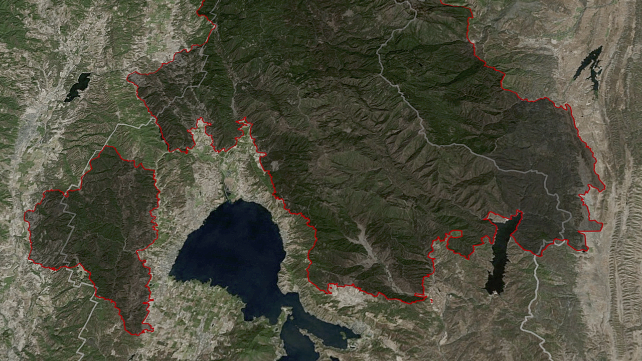 Mendocino Complex Fire surpasses 300,000 acres, enters national forest ...