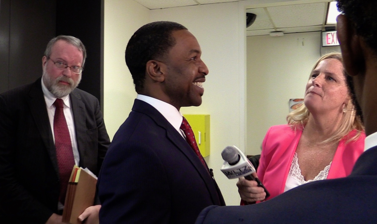 Reporter confronts mayoral candidate after he walks away from press ...