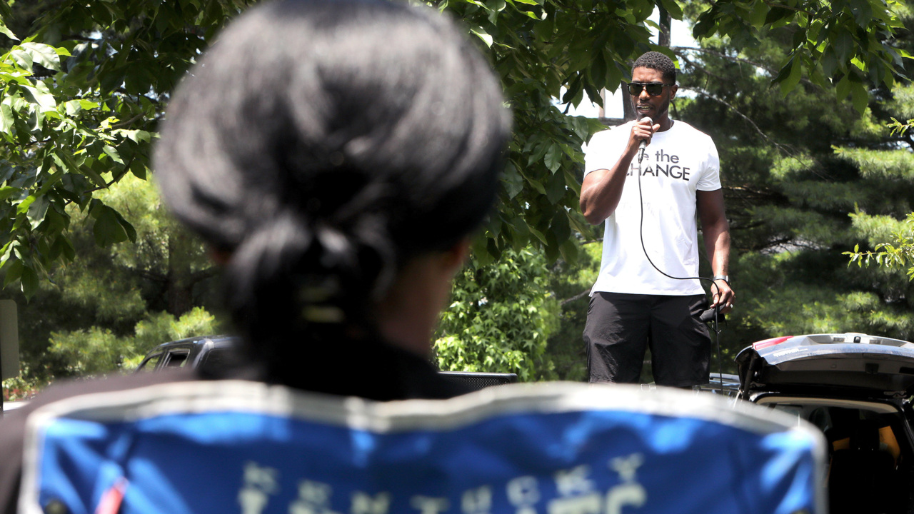 Former Kentucky player Ravi Moss speaks at Lexington rally | Lexington ...